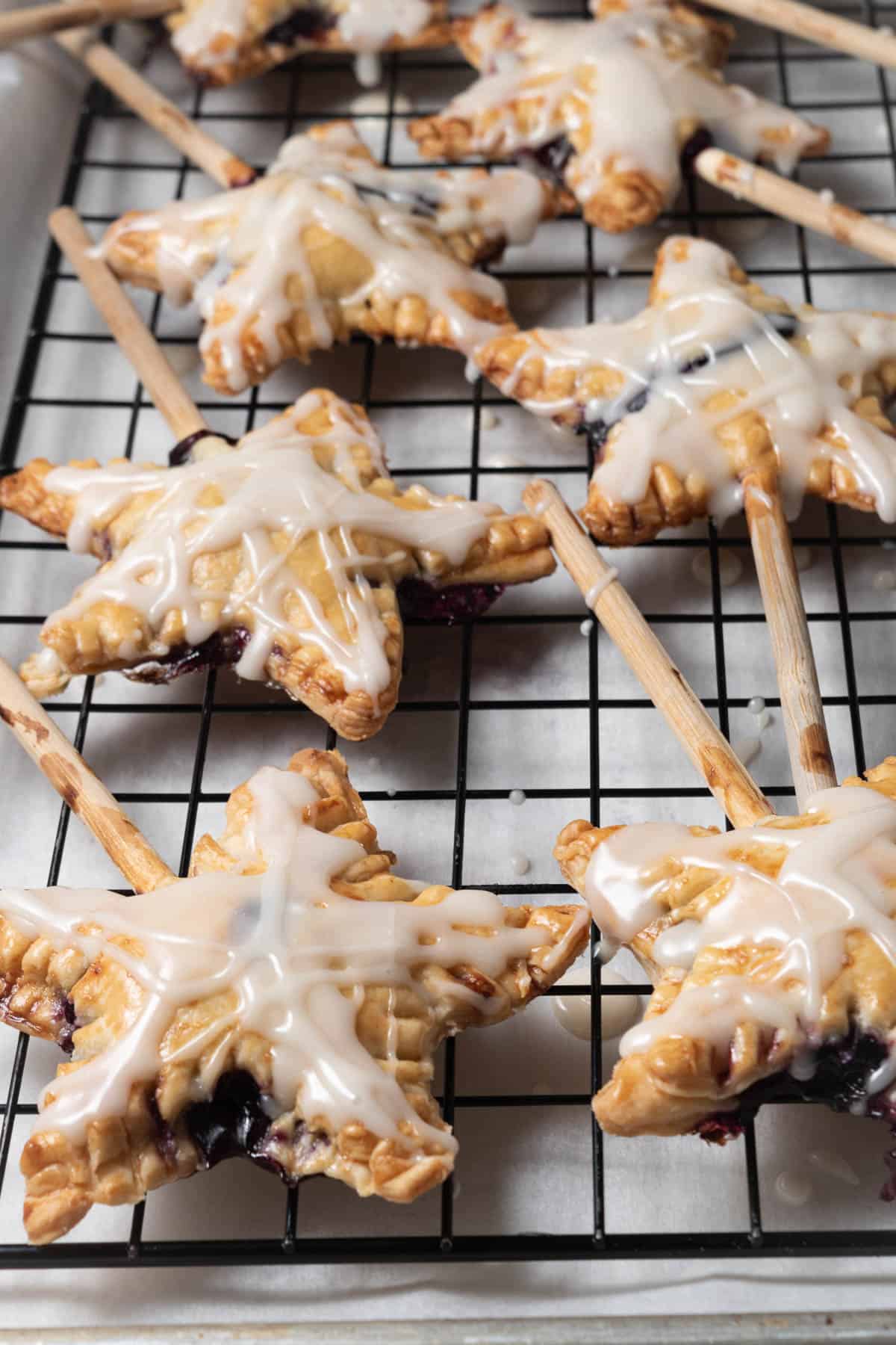 Blueberry Mini Pie Pops (Star Shaped) - Mandi of the Mountains